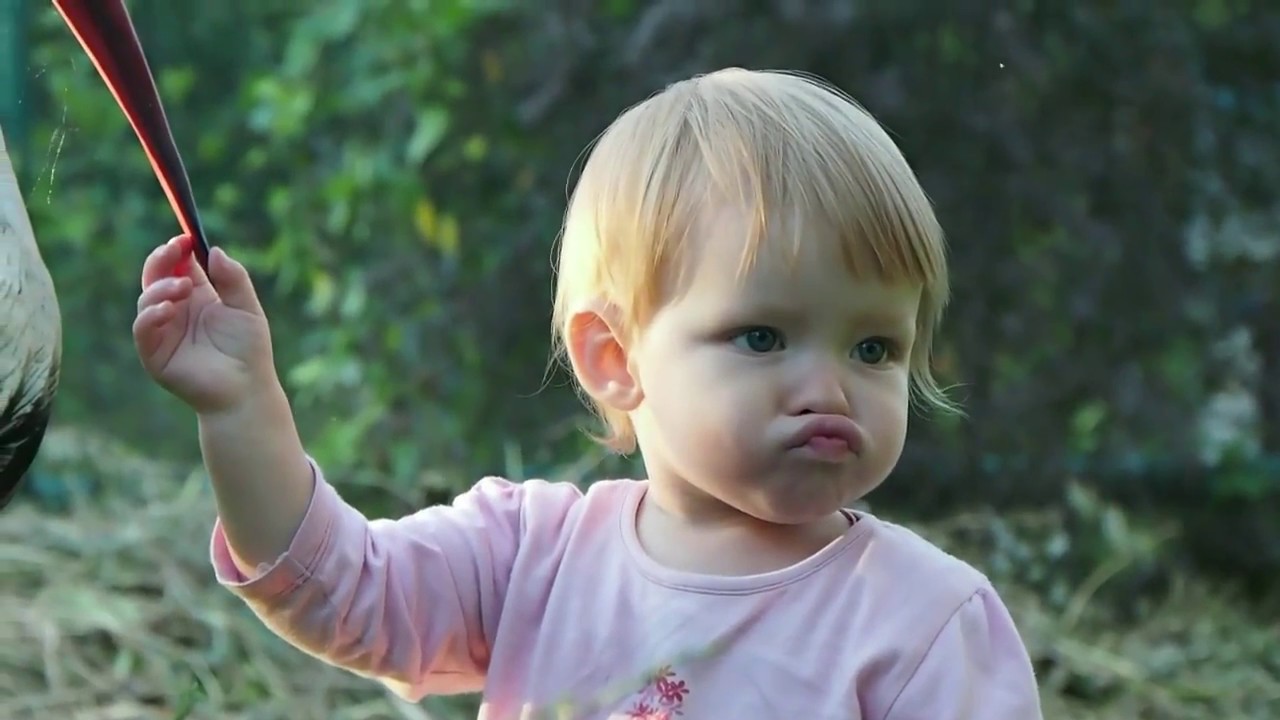 Baby makes duck lips - YouTube