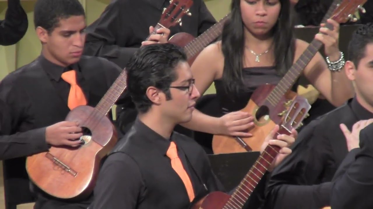 Viajera del Rio - Orquesta de cuerdas "Cuatros y más Cuatros" - YouTube