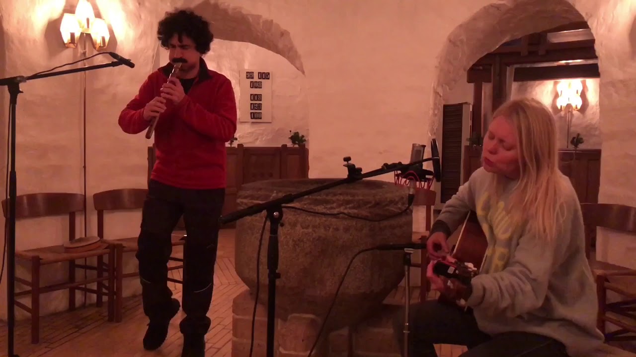 Sara Grabow & Canberk Ulaş - Mamoş (Pencereden Bir Taş Geldi) - YouTube
