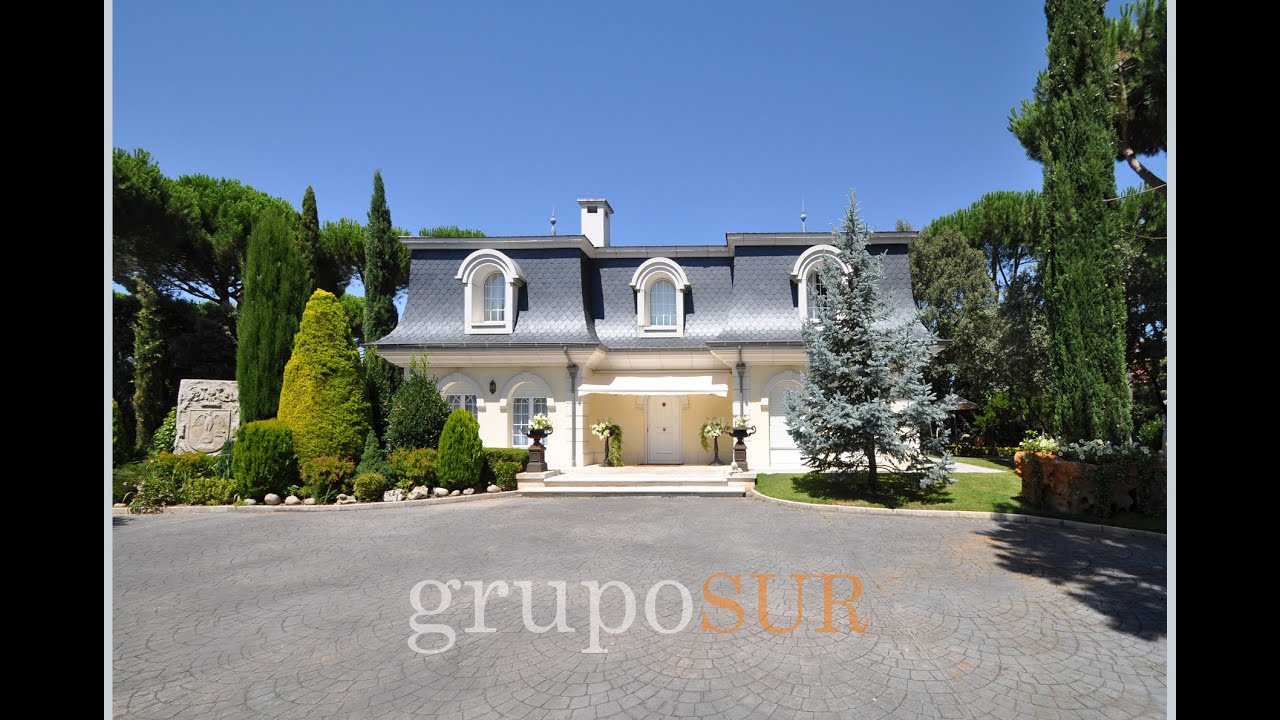 10030 GRUPOSUR. Exclusivo chalet independiente con piscina en la urb ...