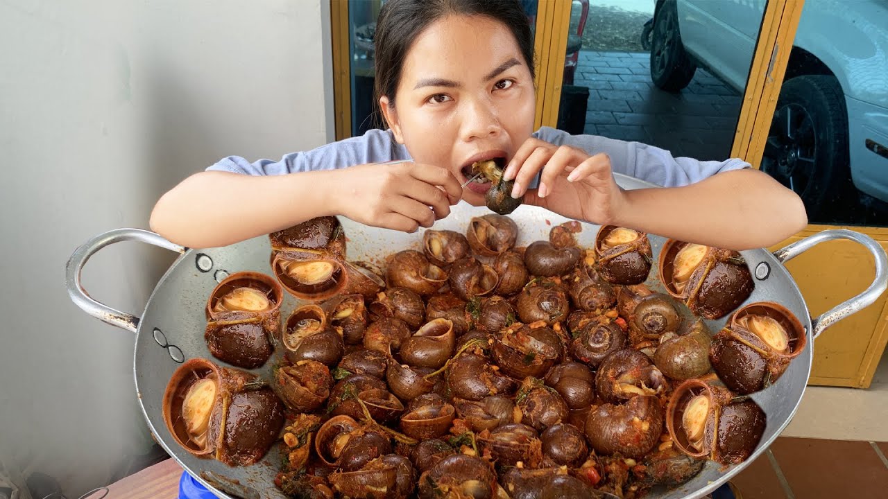 eating snails fried delicious | mukbang spicy food snail | Amazing ...