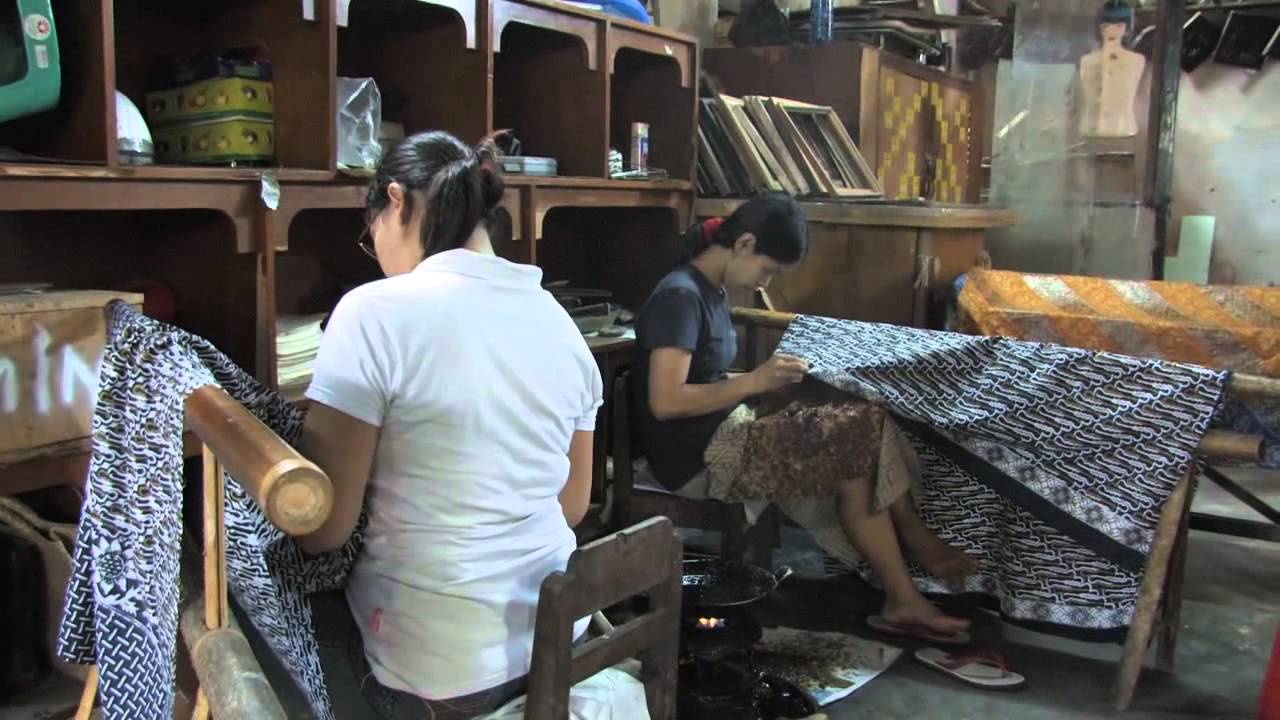 Proses Pembuatan Batik Cap dan Tulis - YouTube