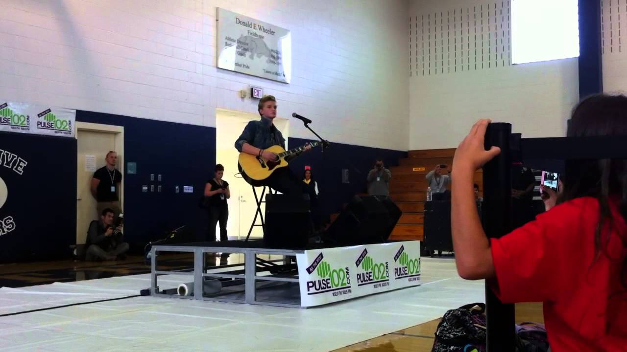 Pulse 102 Presents: Cody Simpson - YouTube