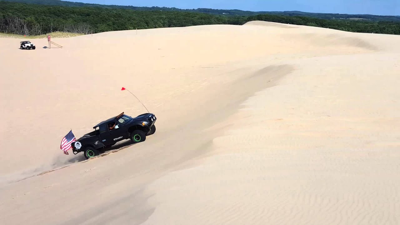 Mob Racing prerunner jump - YouTube