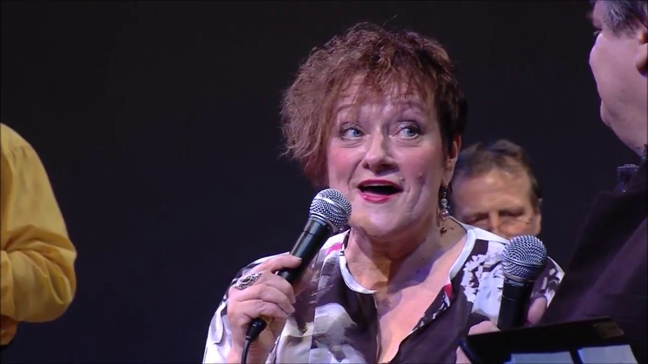 Silvi Vrait - Väike Maailm (Live in Juubelikontsert) - YouTube