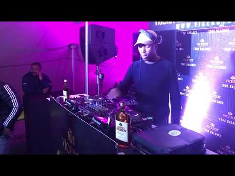 Anathi Besi Live @ Madlamini's Place (Viceroy Makoya Mix ) - YouTube