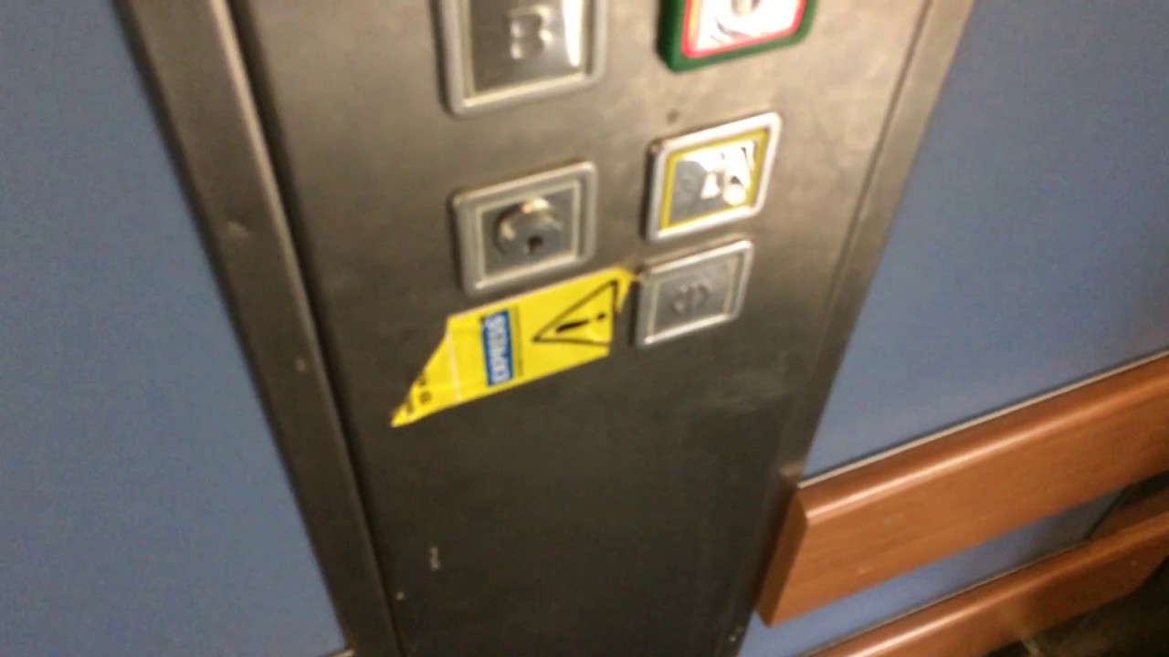 Kleemann Hydraulic Lift @ Morrisons in Whitefield - YouTube