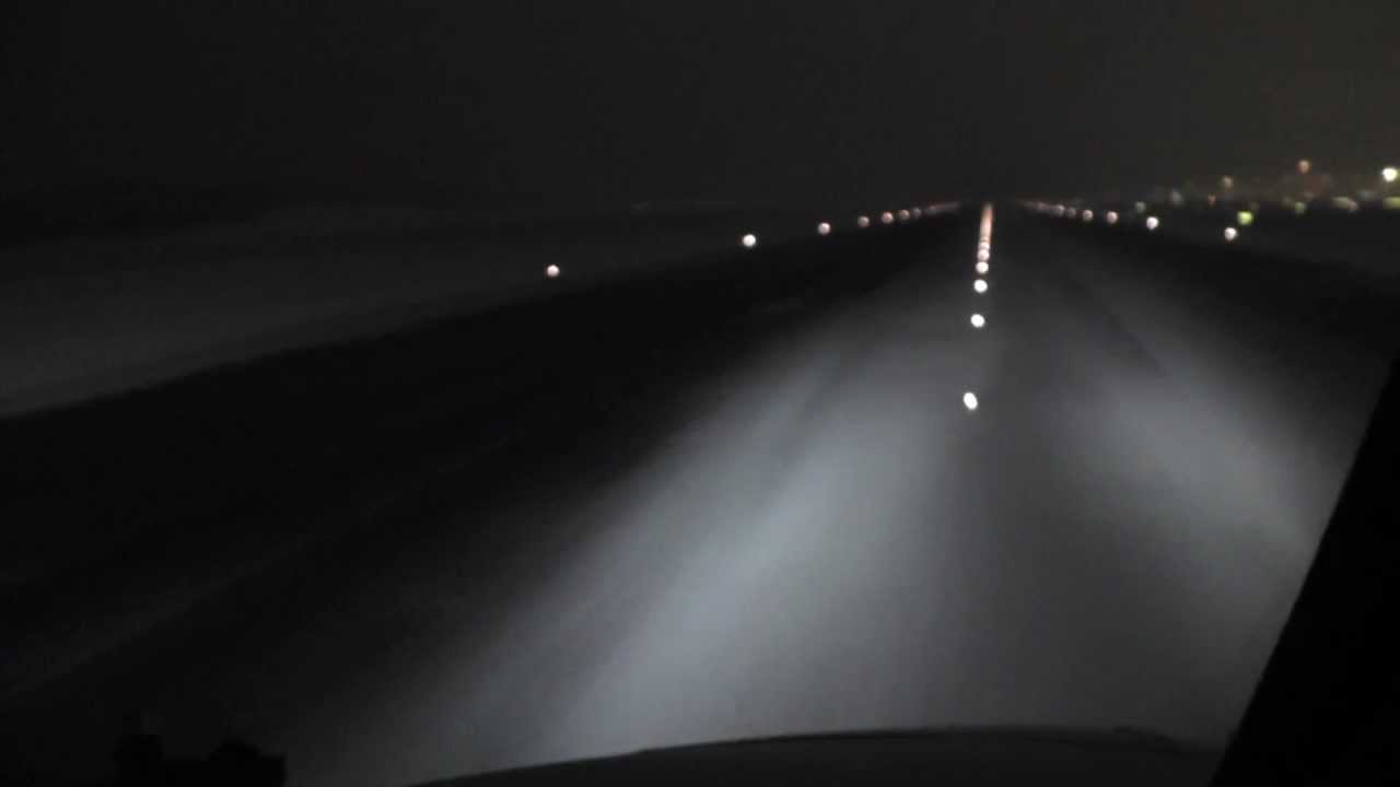 Cockpit View - Boeing 737-300 Night Landing in Hamburg - YouTube