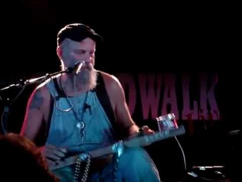 Seasick Steve 1 string diddley bo' - YouTube