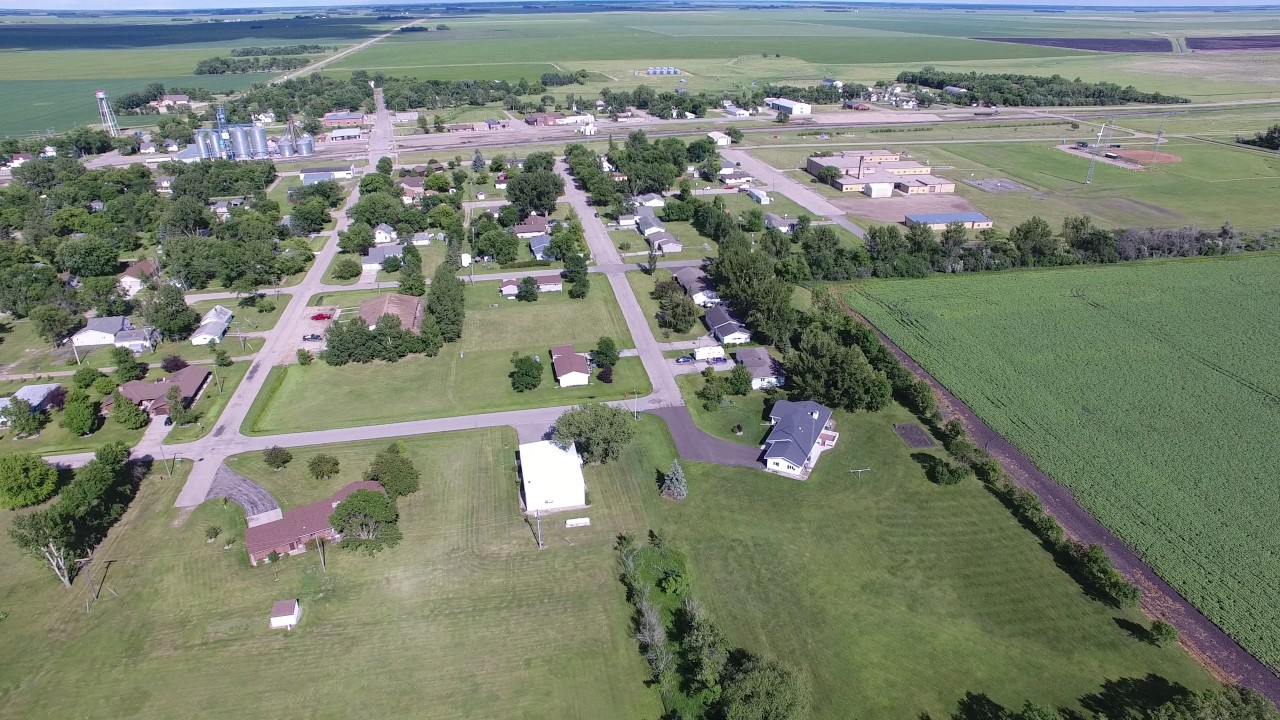Flying along the west edge of Kennedy, MN. - YouTube