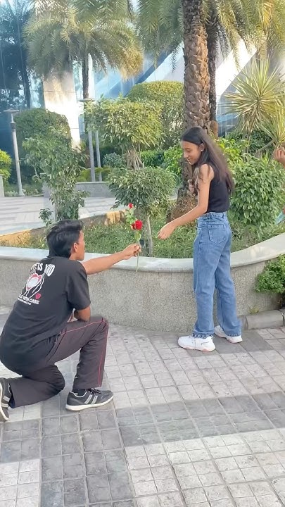 College ki Ladkiyou ko propose kar Diya 🌹😱 #shorts #viralvideo #youtube ...