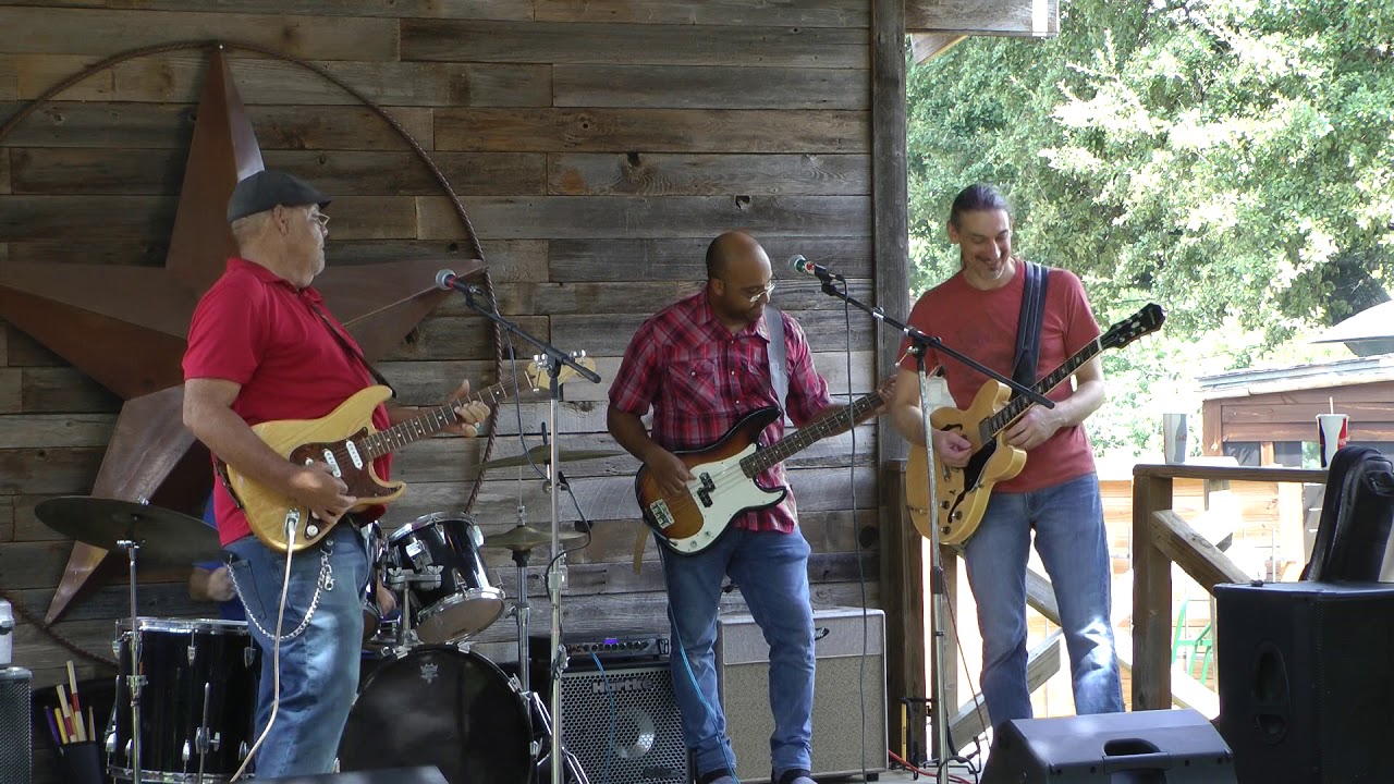 Larry Harris Band at Oakwood BBQ with more blues - YouTube