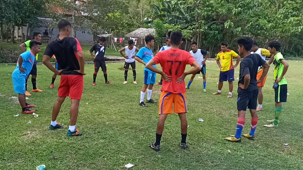 Latihan main bola - YouTube