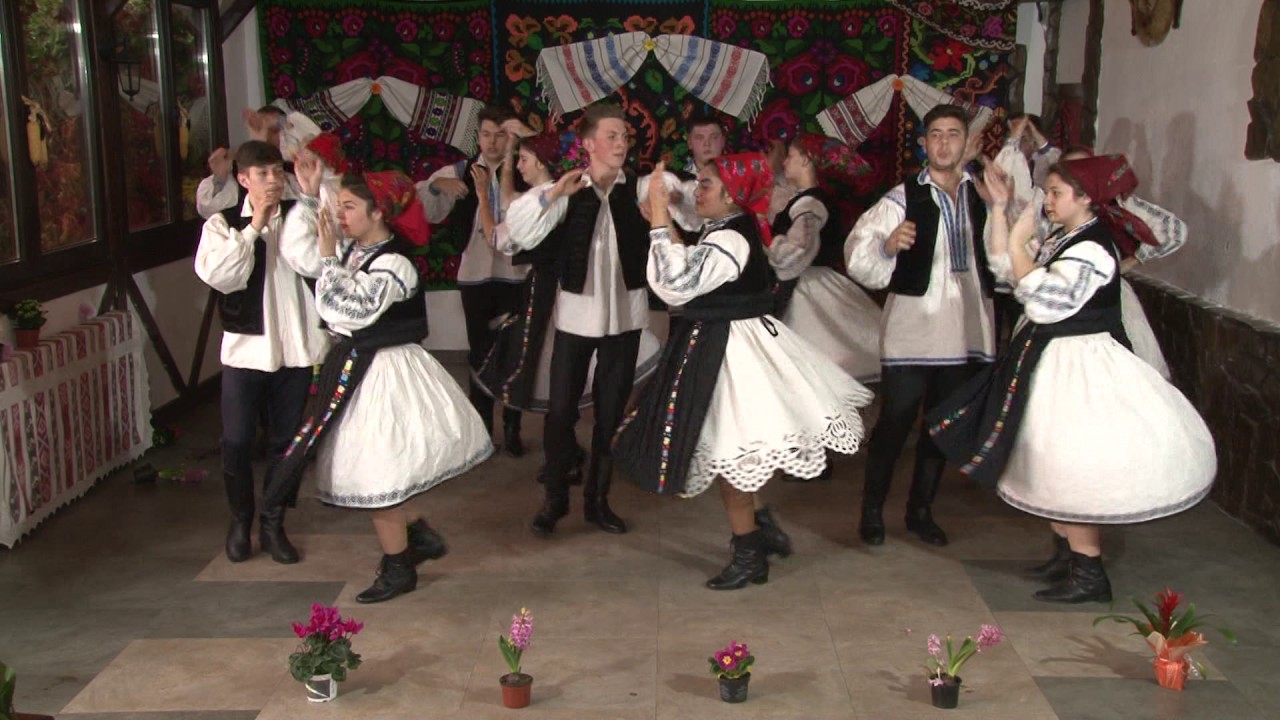 Ansamblul Spicul graului din Beliu - Dans de Bihor - YouTube