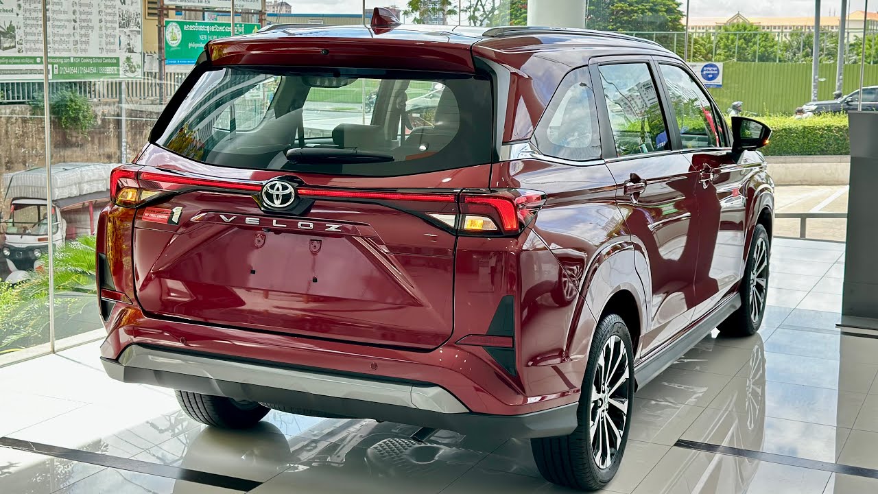 Toyota VELOZ 1.5L 2025 Red Color | 7Seaters Comfortable MPV | Review ...