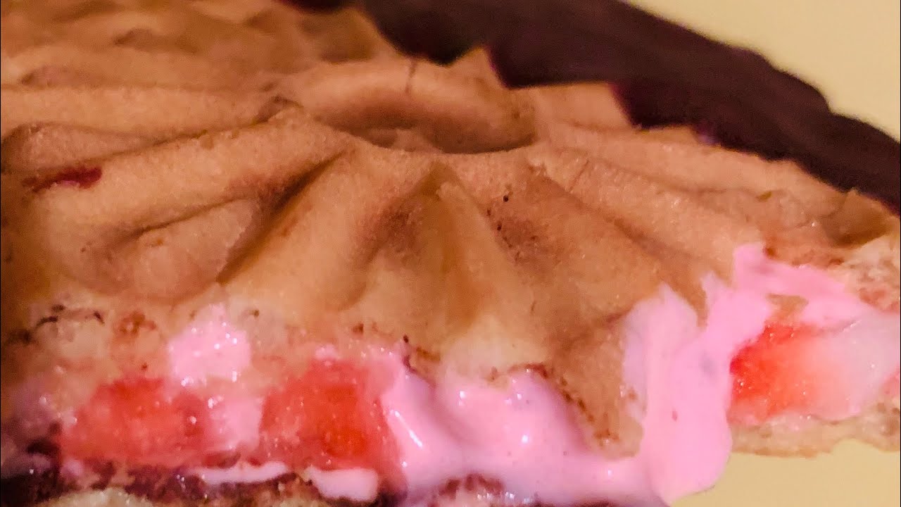 Waffle Cone Cookies Recipe/Dipped in Chocolate With Strawberry Ice ...