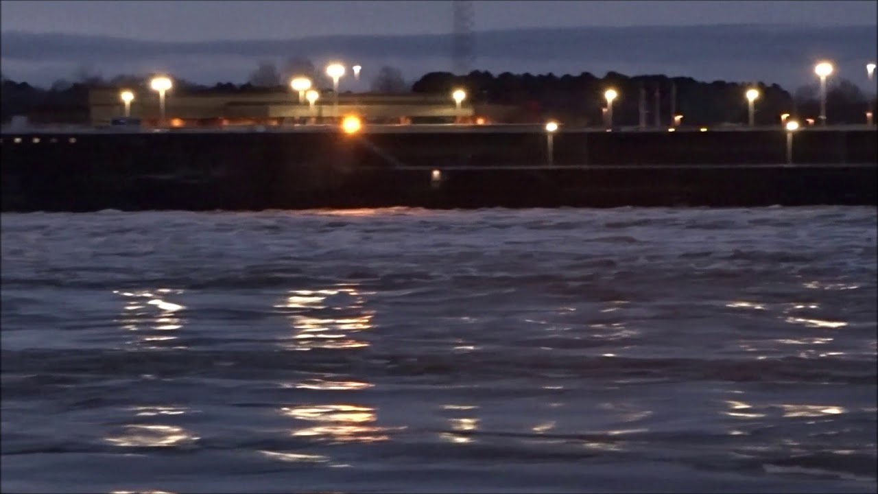 Pickwick Dam Early Morning February 25, 2018 Flood Gates Open - YouTube