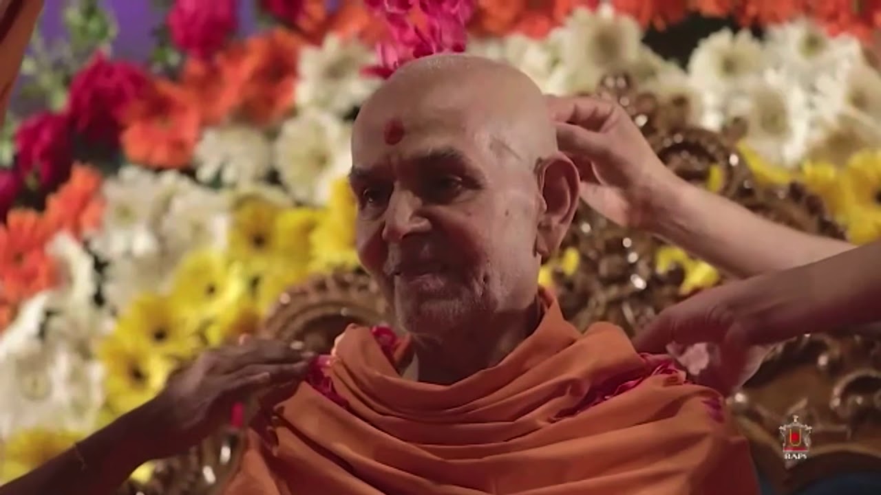 Mahant Swami Maharaj Holi Celebrations - YouTube