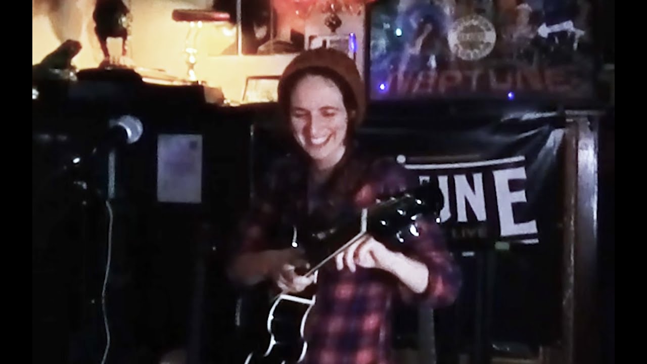 VR 360 - Isa Howie - Bird Song - Open Mic at the Neptune Inn - Live ...