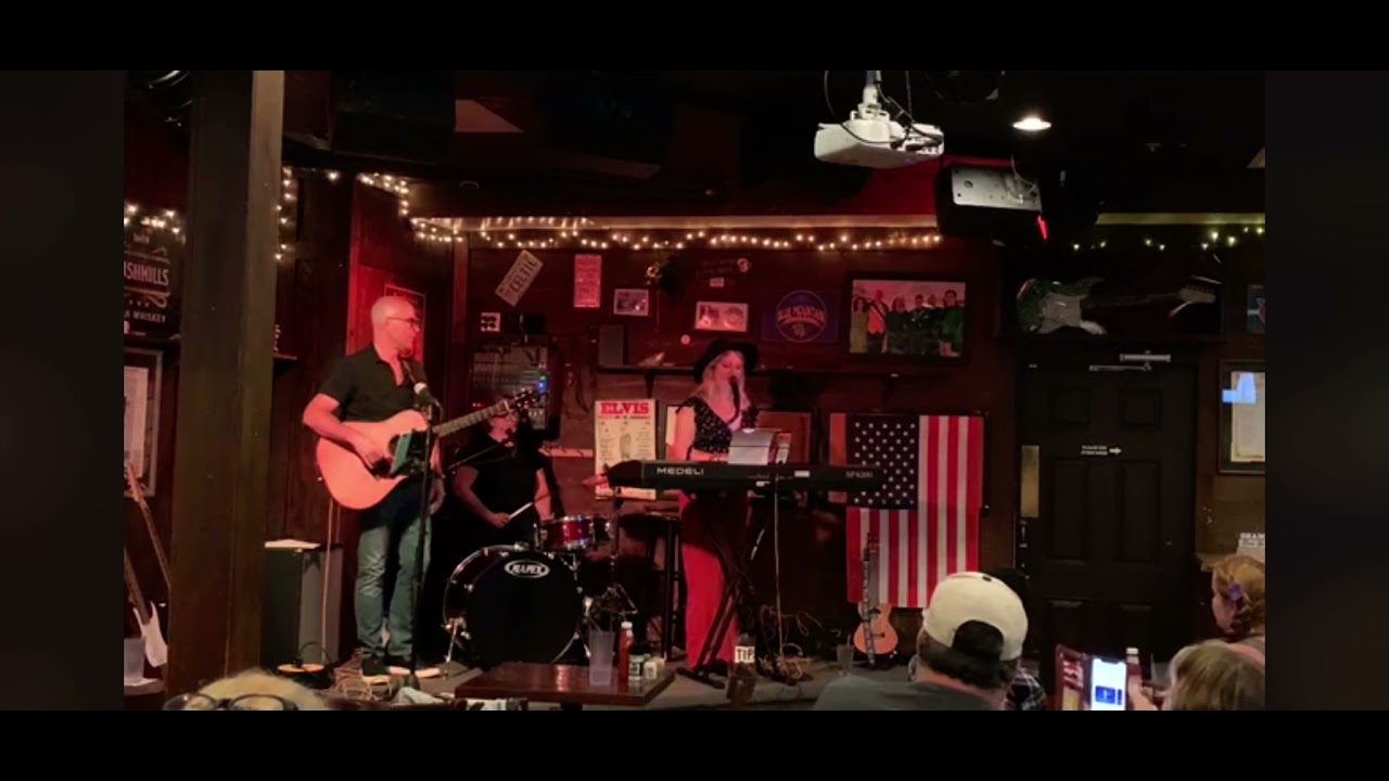 Georgia Saunders covering Creep - YouTube