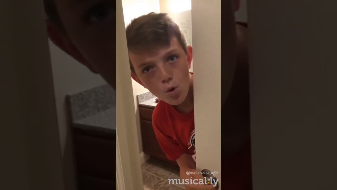 I'm Pooping - YouTube