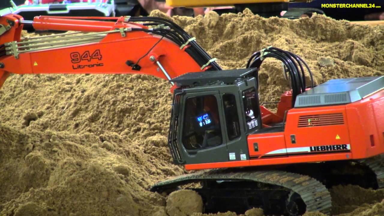 RC excavators at work! Amazing R/C diggers in action at the ...