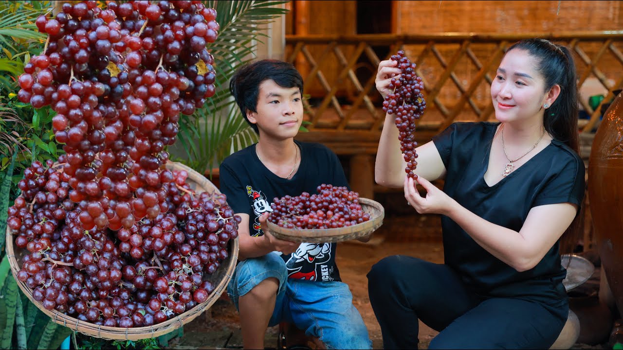 Do you like these small Grapes | It's so sweet and cute fruit ever ...