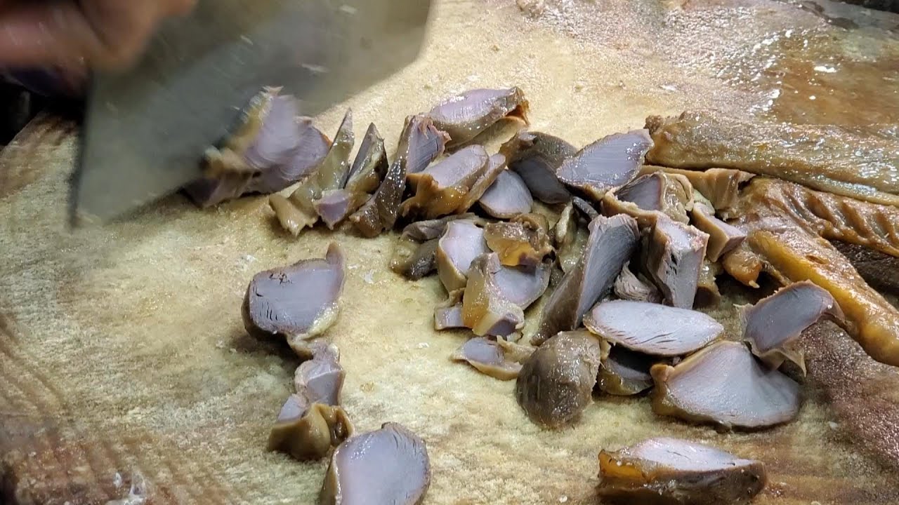 Hong Kong Street Food, Goose Gizzard Wings,Busy Grandpa Chops Goose #滷水 ...