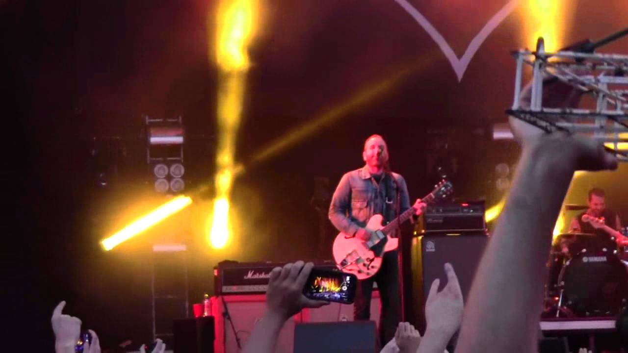 Alexisonfire - Old Crows @ Heavy Montreal 2015 - YouTube