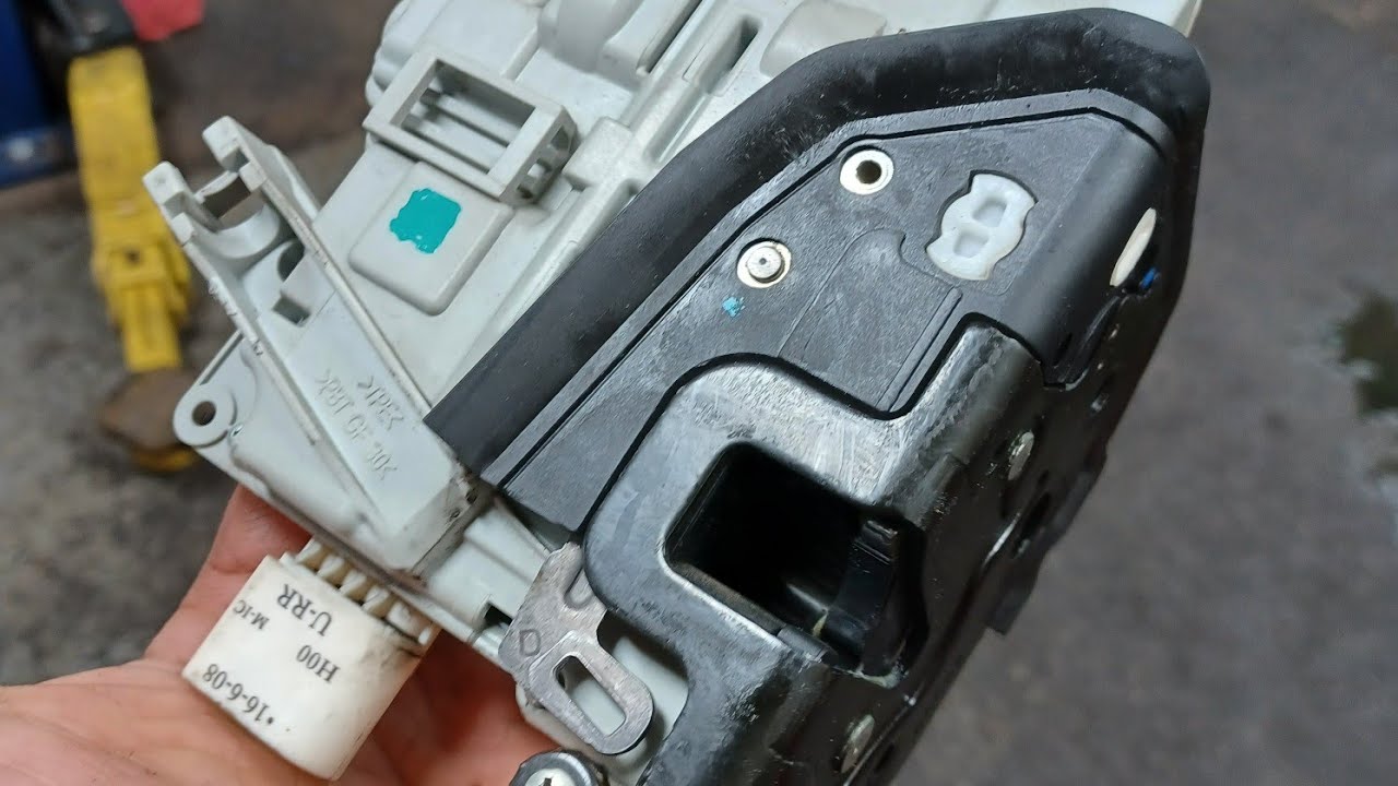 2009 AUDI A4 REAR DOOR LATCH REPLACEMENT - YouTube
