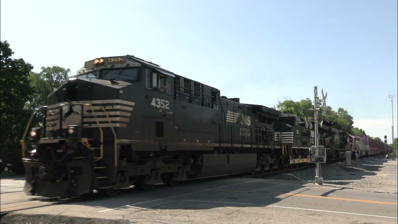 NORFOLK SOUTHERN GE AC44C6M Northbound Mix Freight w/CPKC Unit - YouTube