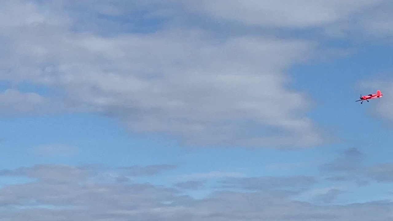 Midwest Extra 300S throttle linkage let go mid-flight - YouTube