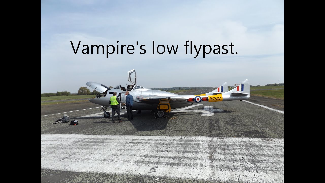 De Havilland Vampire WZ507 "burns up" runway. - YouTube