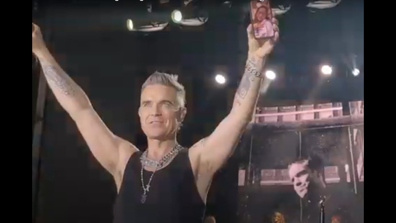 Robbie Williams sings ANGELS for his wife AYDA ... Live @ Bodrum 2023 ...