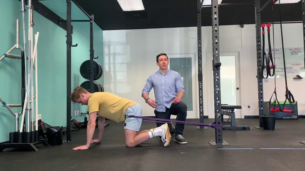 Band hip flexion mobilization - YouTube