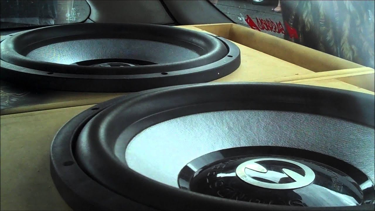 2 SPLX 15"on 2 Soundstream X3 4000 Amps - YouTube