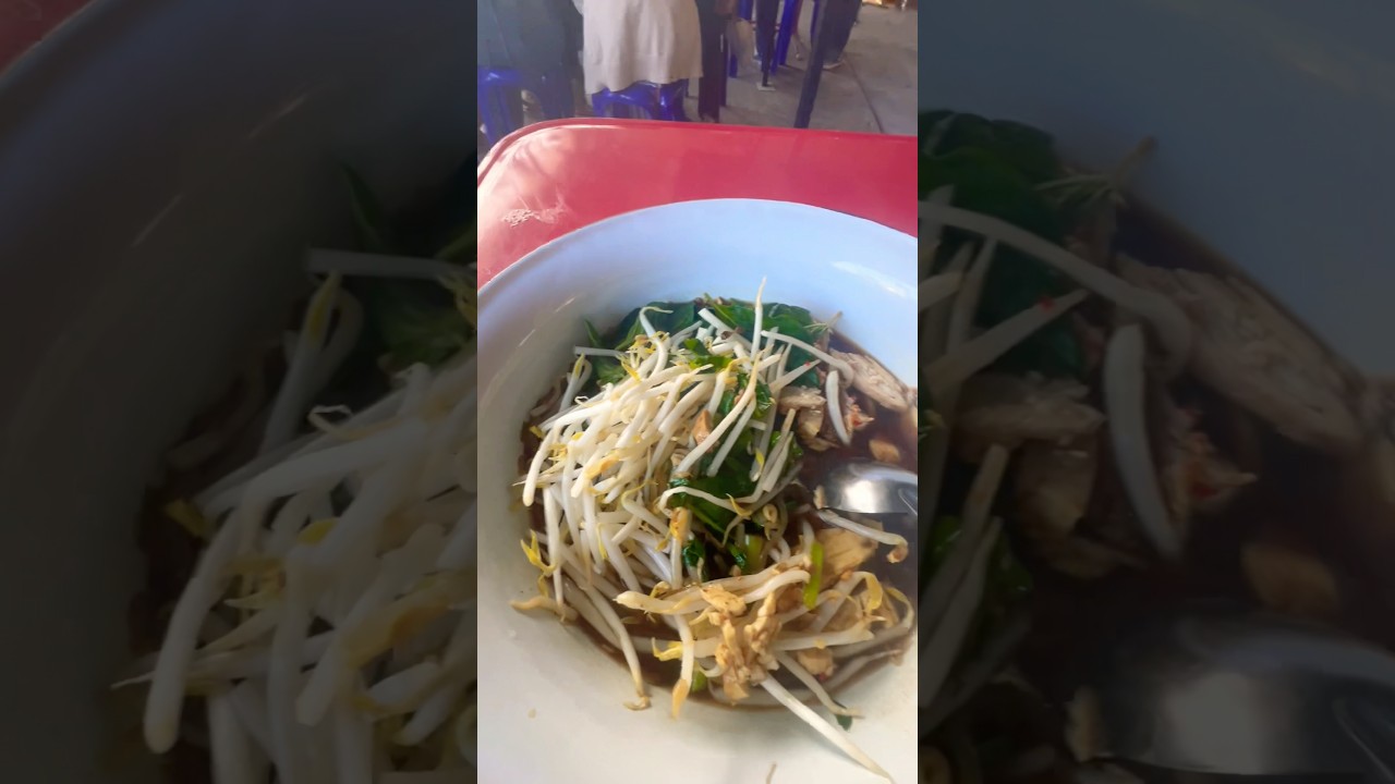 Bangkok Street Food - Ploenchit Market 💪😎🍜🍲 #thailand #streetfood # ...