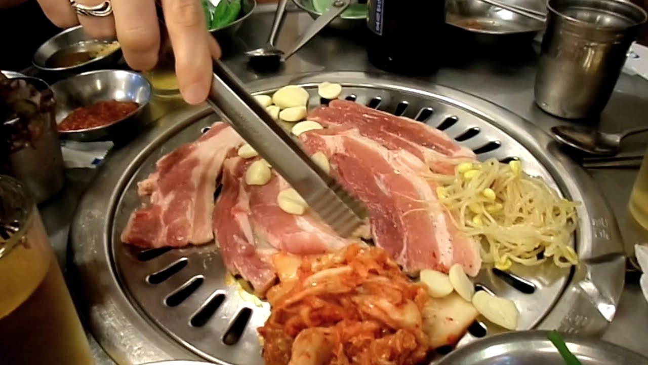 Our Favorite Korean Samgyupsal (삼겹살) Restaurant - YouTube