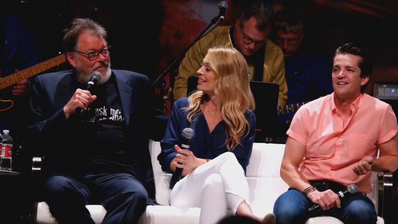 Jonathan Frakes Describes Alex Kurtzman - YouTube