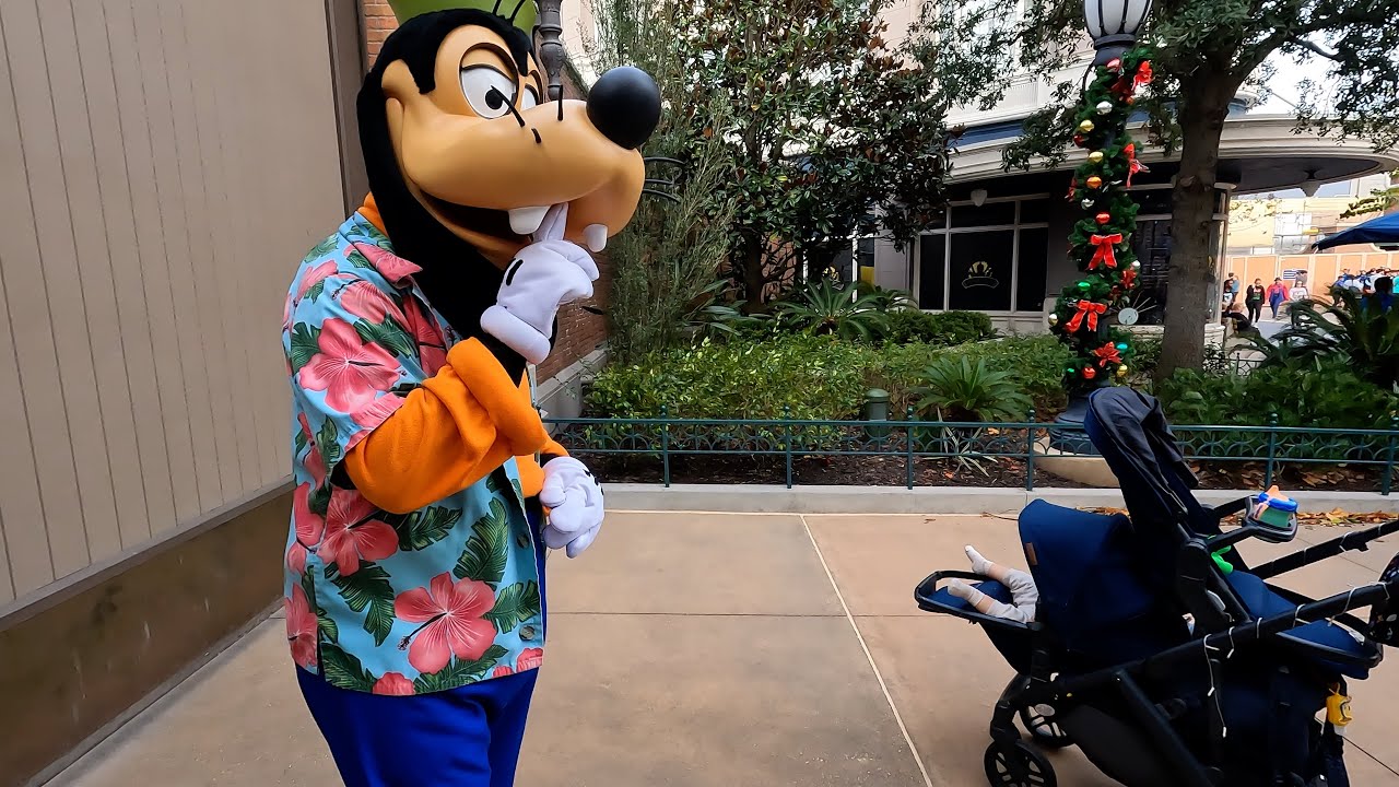 A Windy Day At Disney's Hollywood Studios | Holiday Offerings! | Food, Merch And More! - YouTube