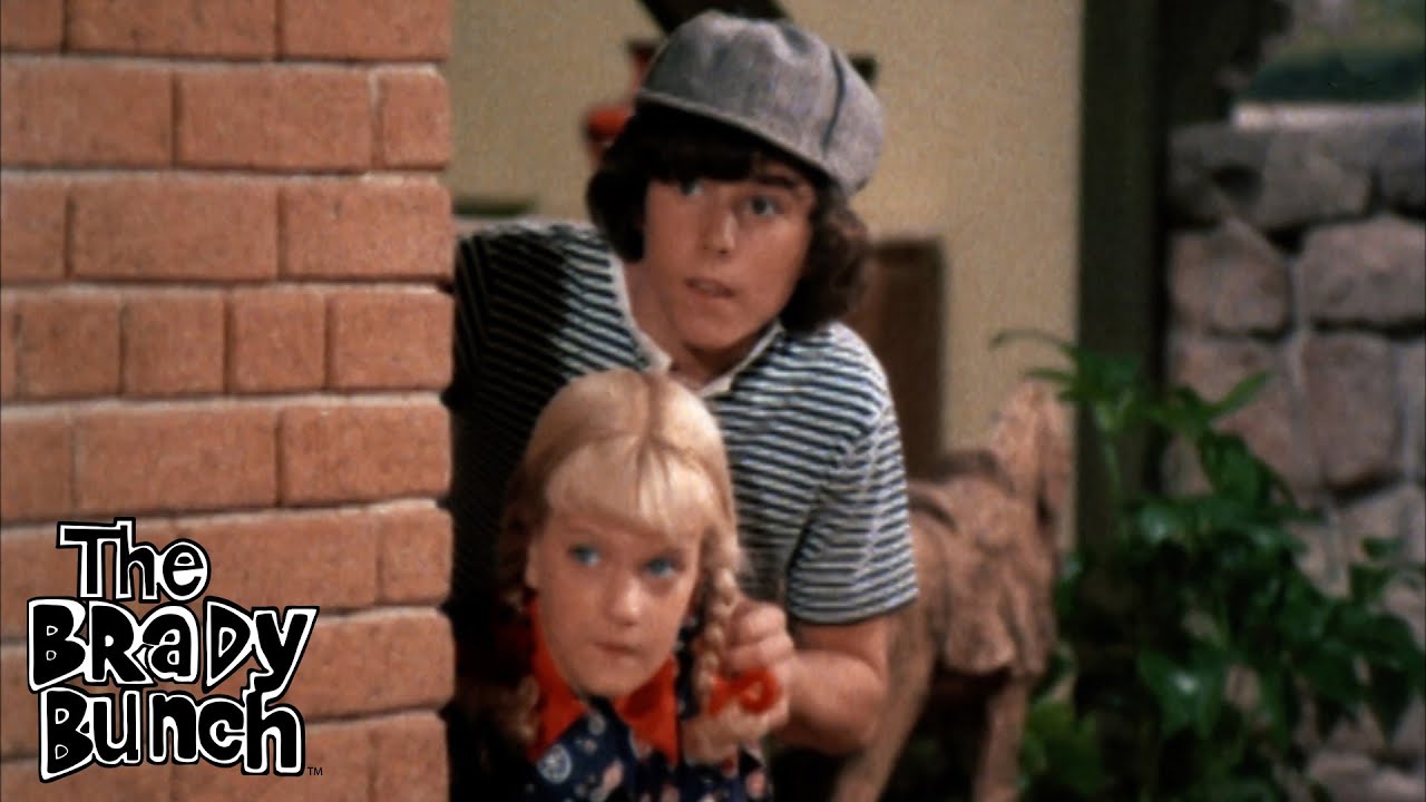 Detective Peter Brady and the Great Earring Caper! - YouTube