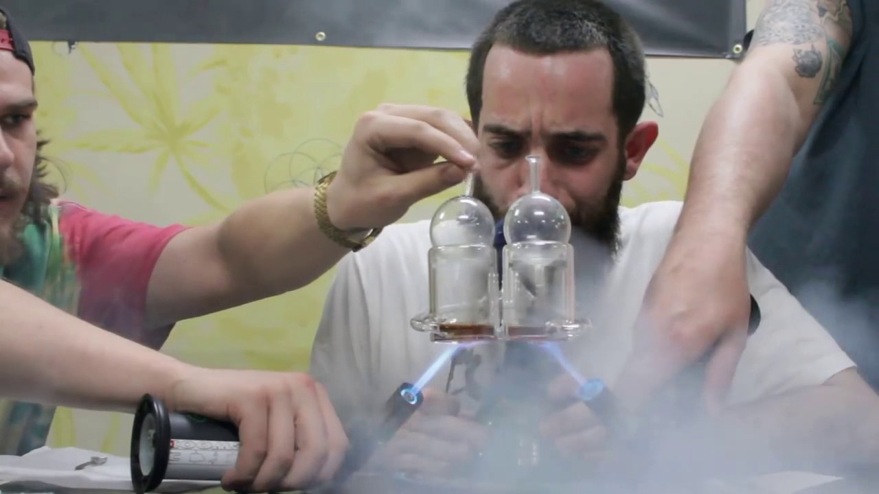 World Record one person smokes 31 Gram Dab - YouTube