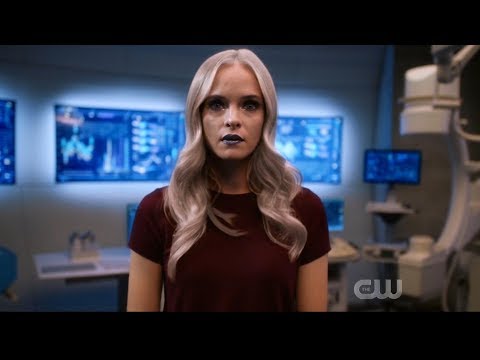 The Flash 6x01 Killer frost talks to Caitlin