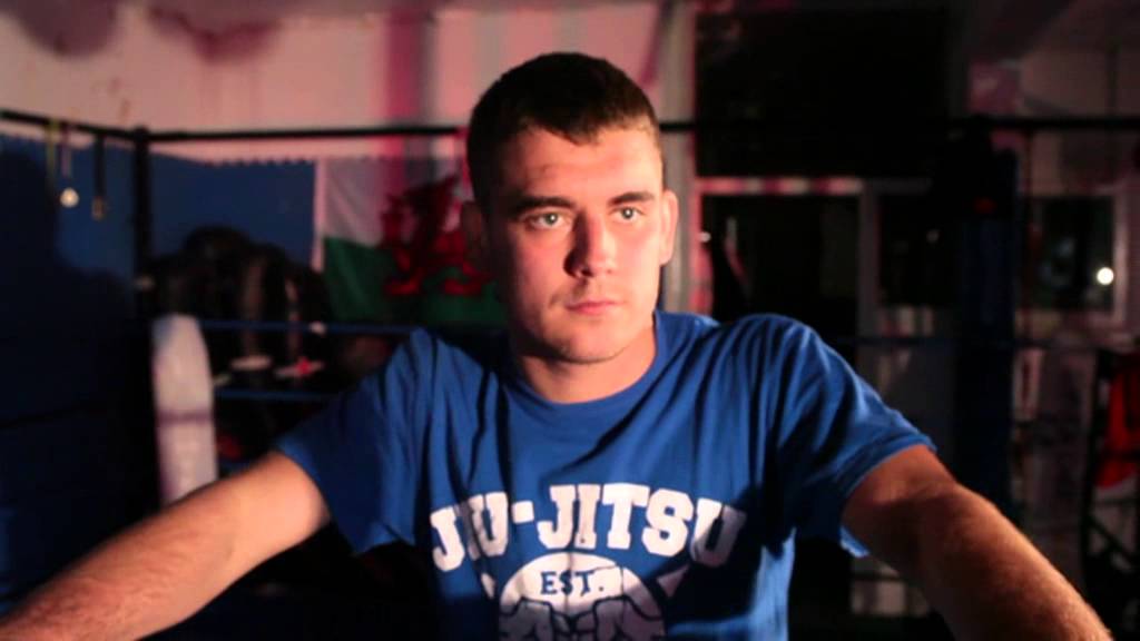 Kris Edwards v Alan Philpott: Cage Warriors 49 fight preview - YouTube