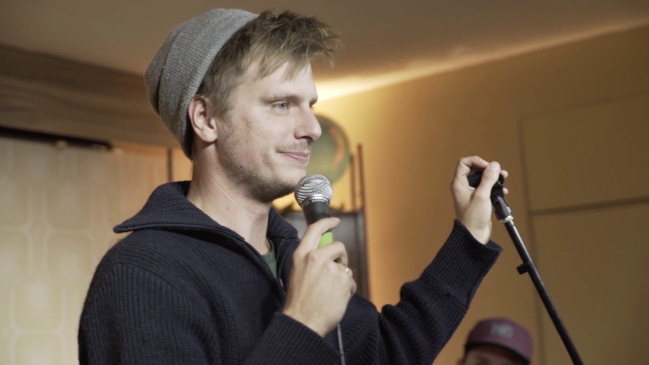 Moritz Neumeier @ Delayed Night Show - YouTube