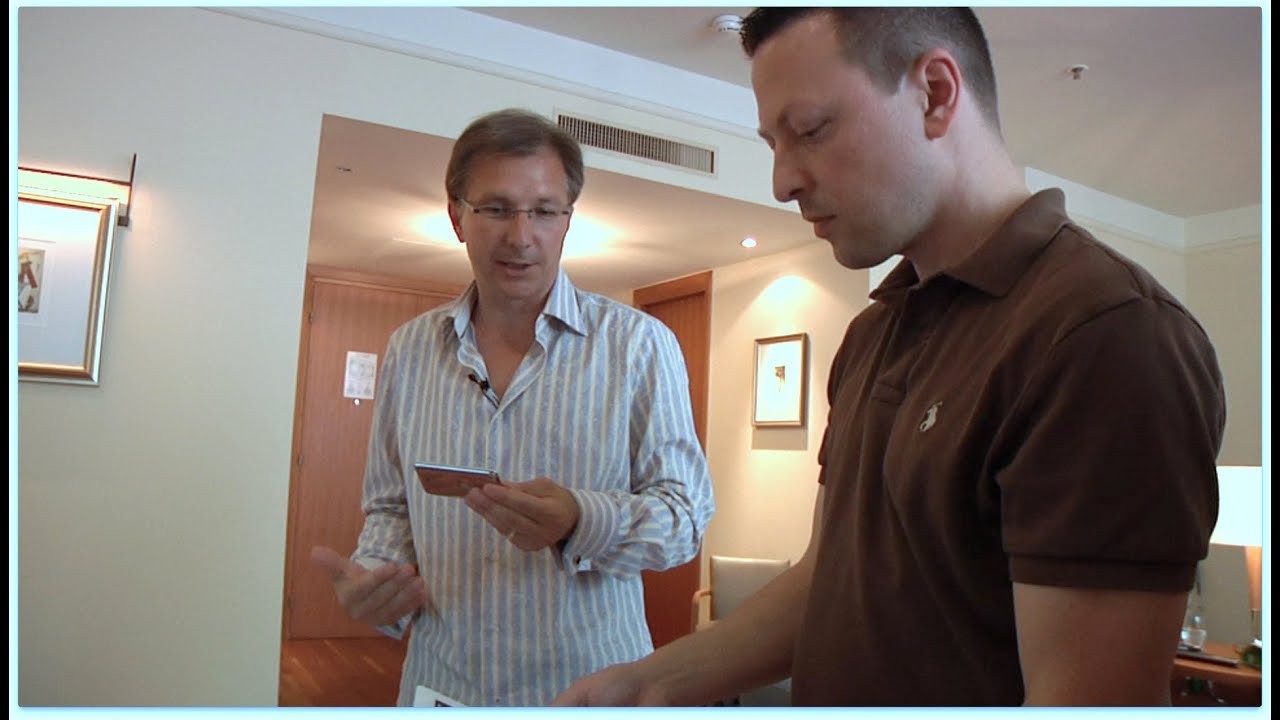 Mark Kuschel trifft Apple VP Greg Joswiak in Hamburg (deutsch/englisch ...
