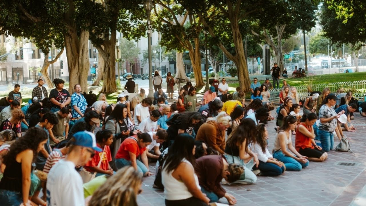Open air preaching the gospel in front of Los Angeles city hall! - YouTube