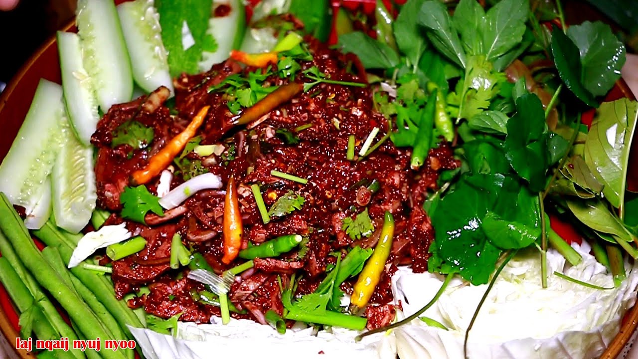 Spicy Raw Beef Larb (laj nqaij nyuj nyoos ) - YouTube