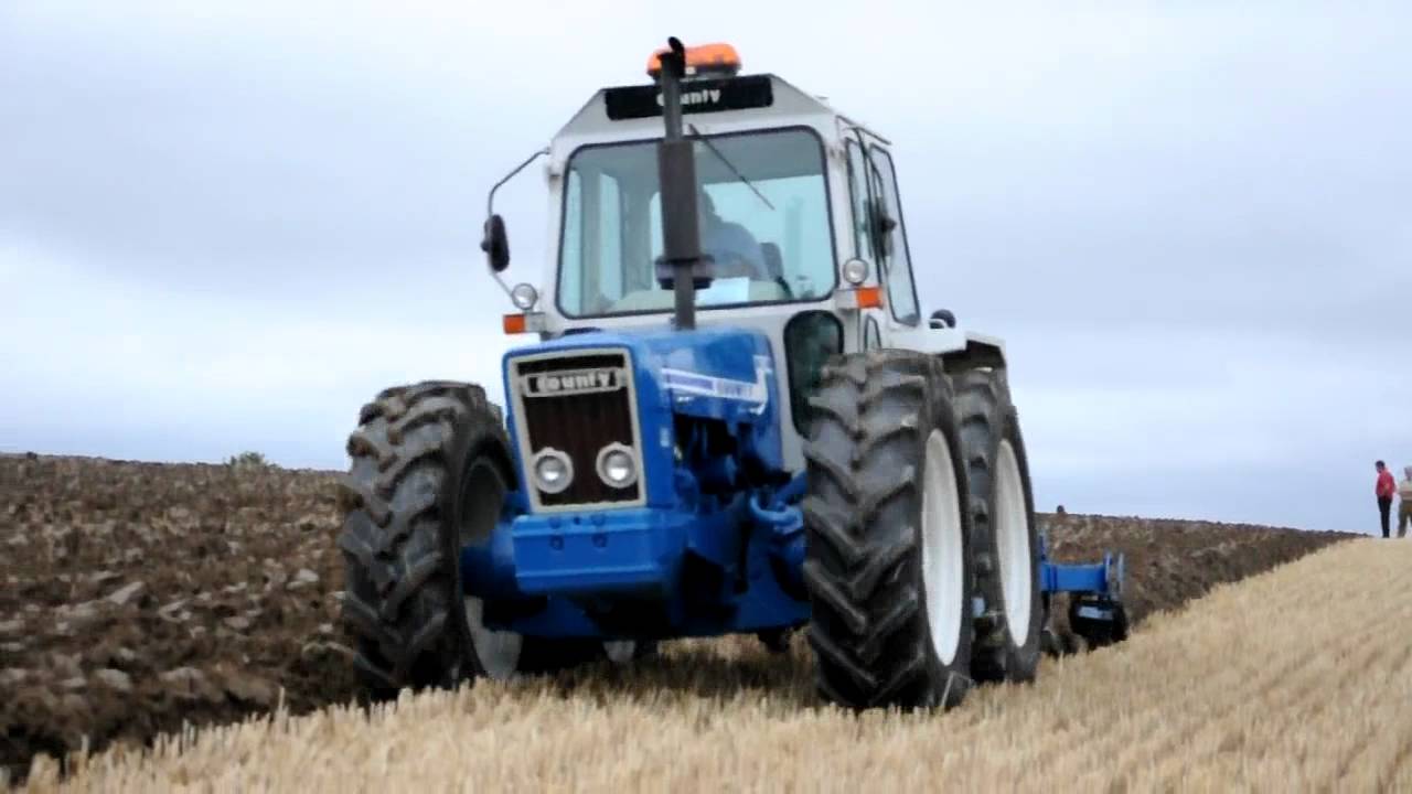 County 1174 ploughing at Fingal 2010 - YouTube