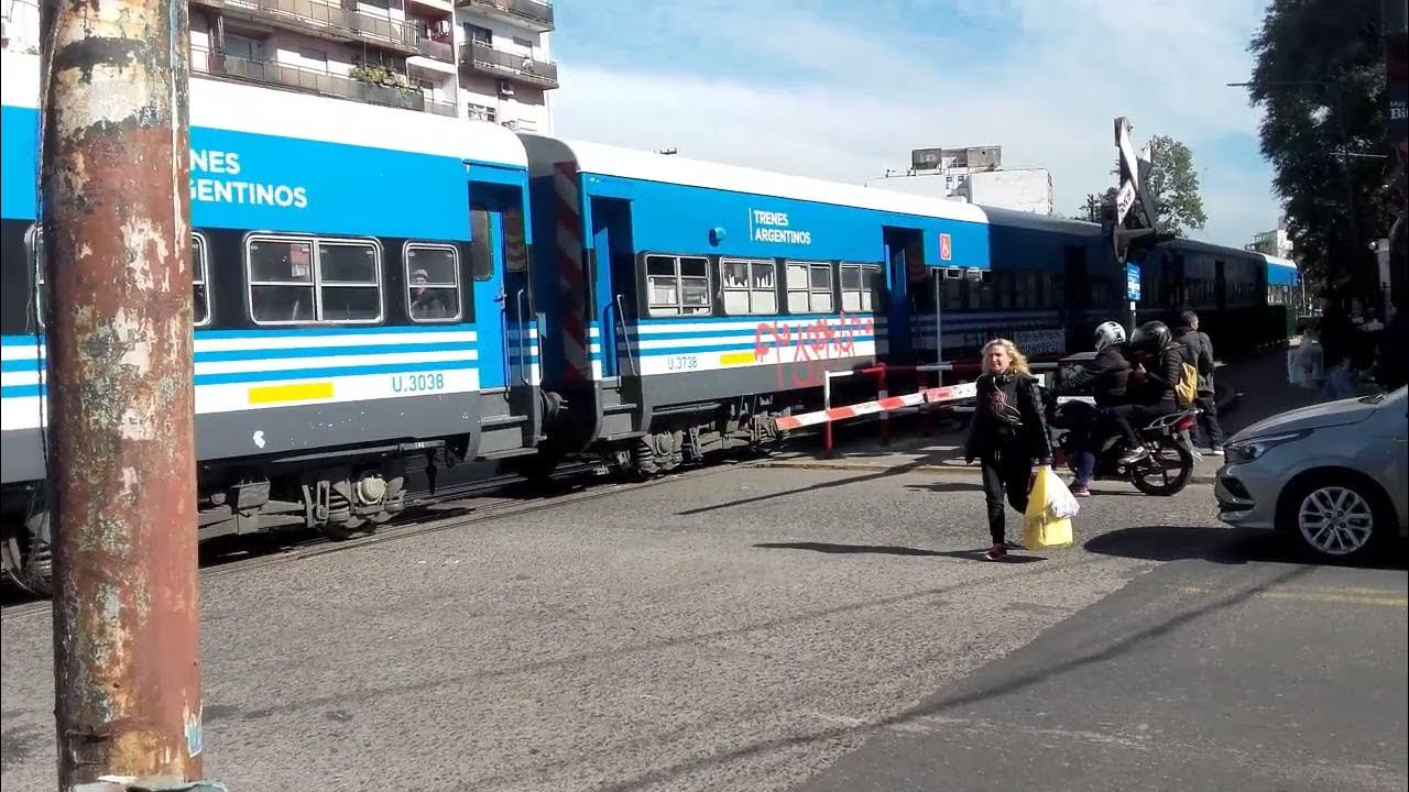 GM GT-22 CW-2 A910 con tren de pasajeros 4514 Haedo-Temperley de 11.40 saliendo de Haedo - YouTube